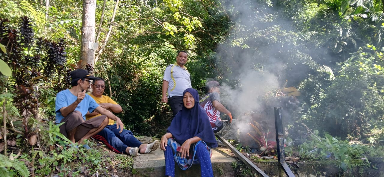 Peduli Wisata, Keuchik Batu Itam Komandoi Pembersihan Wisata Tingkat Tujuh