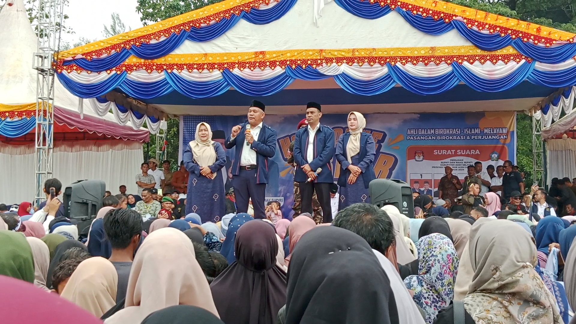 Tak Peduli Guyuran Hujan, Pendukung Setia IDAMAN Antusias Dengarkan Visi-Misi Perubahan